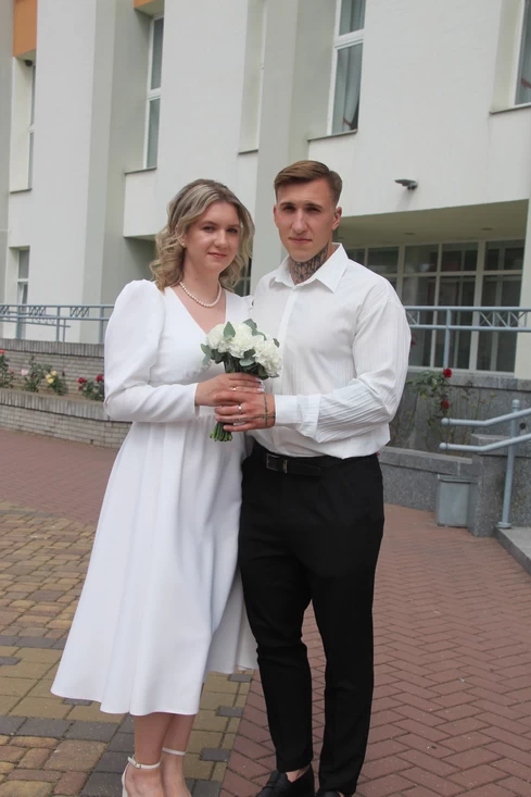 «Для меня главное — быть рядом с любимым человеком»: в Слонимском ЗАГСе ...